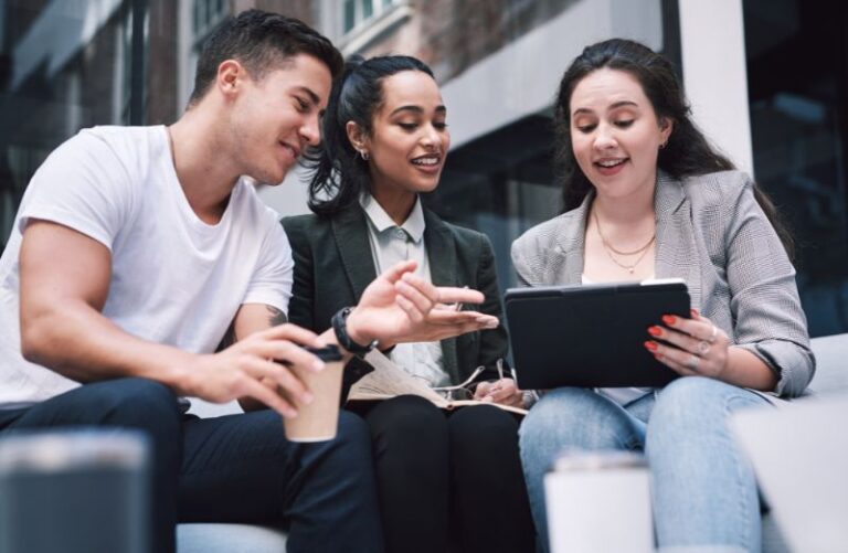The Role of Technology in Enhancing Workplace Communication | Spinify